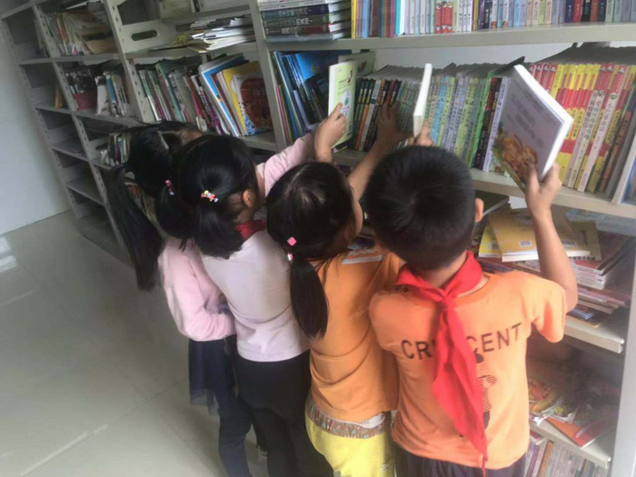 捐赠动态 | 与爱相伴，李子柒向四川三所学校捐赠图书_新浪新闻