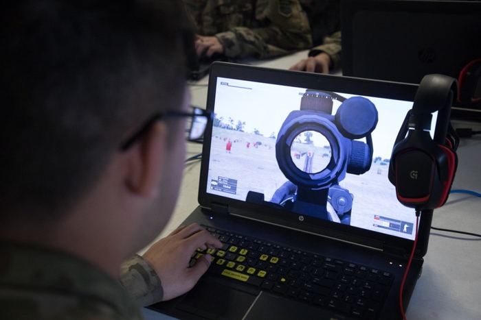 美国陆军士兵使用“虚拟战场空间3”(VBS3)软件进行训练|训练|士兵|美国陆军|作战|管理器_新浪新闻