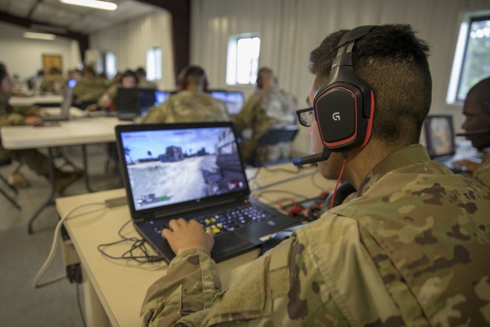 美国陆军士兵使用“虚拟战场空间3”(VBS3)软件进行训练|训练|士兵|美国陆军|作战|管理器_新浪新闻