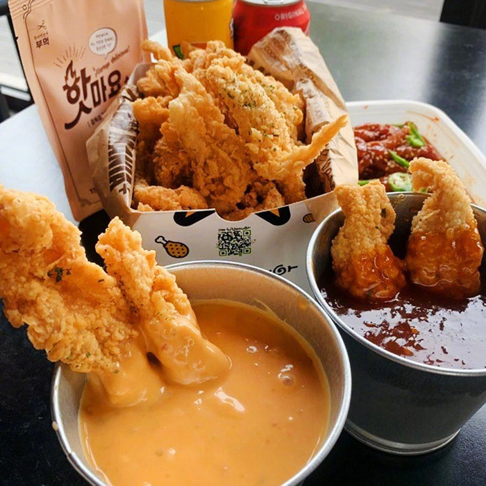 好的！韩国炸鸡店chicken mania也推出最近的韩国网红炸鸡皮了