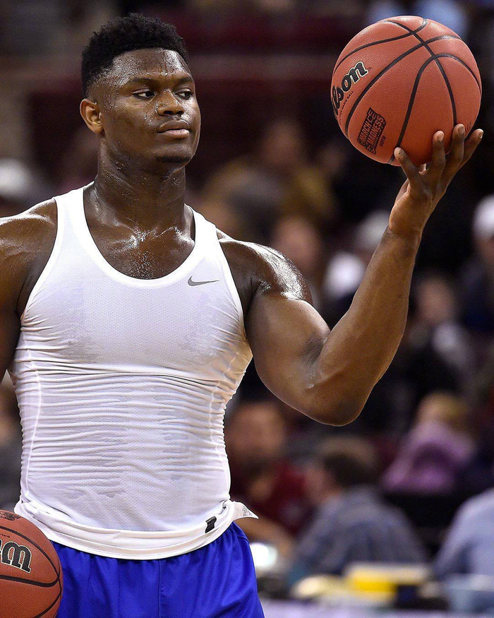 Zion的这个身体是真强啊！看看这肌肉！