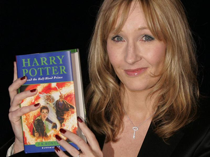 让我想起《哈利波特》的作者，英国国民作家JK罗琳