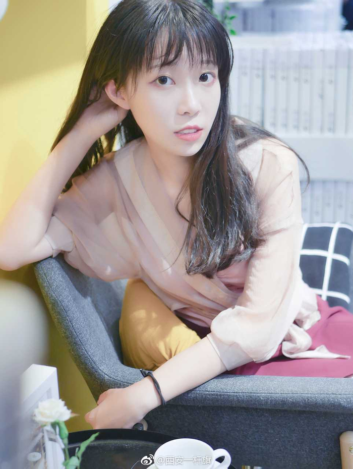 西安女娃@夏璃月shirley ，今年20岁，身高169cm
