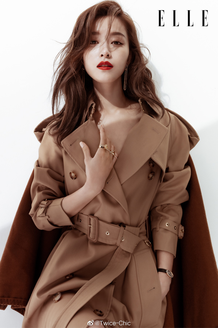 x ELLE HK 10月刊 | 芭比粉“面包服”与银色“太空外套”