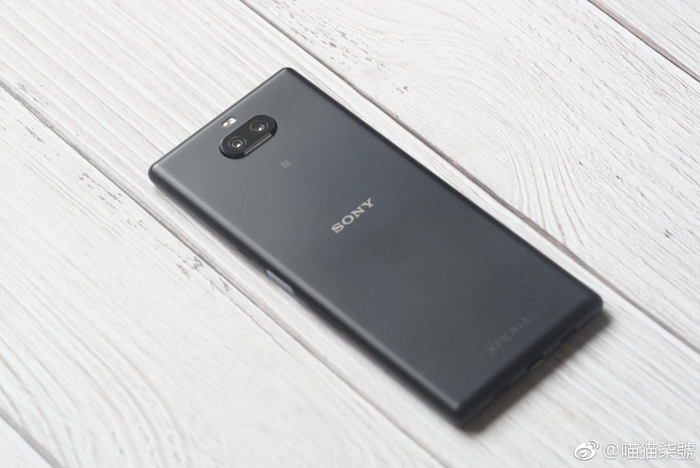 全球首款4K分辨率OLED手机问世：索尼年度旗舰屏幕能否硬刚三星S10+？__财经头条