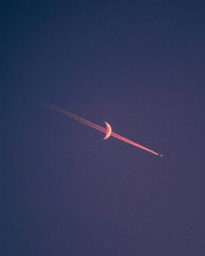 醉后不知天在水，满船清梦压星河。（图 Hello_dongwon