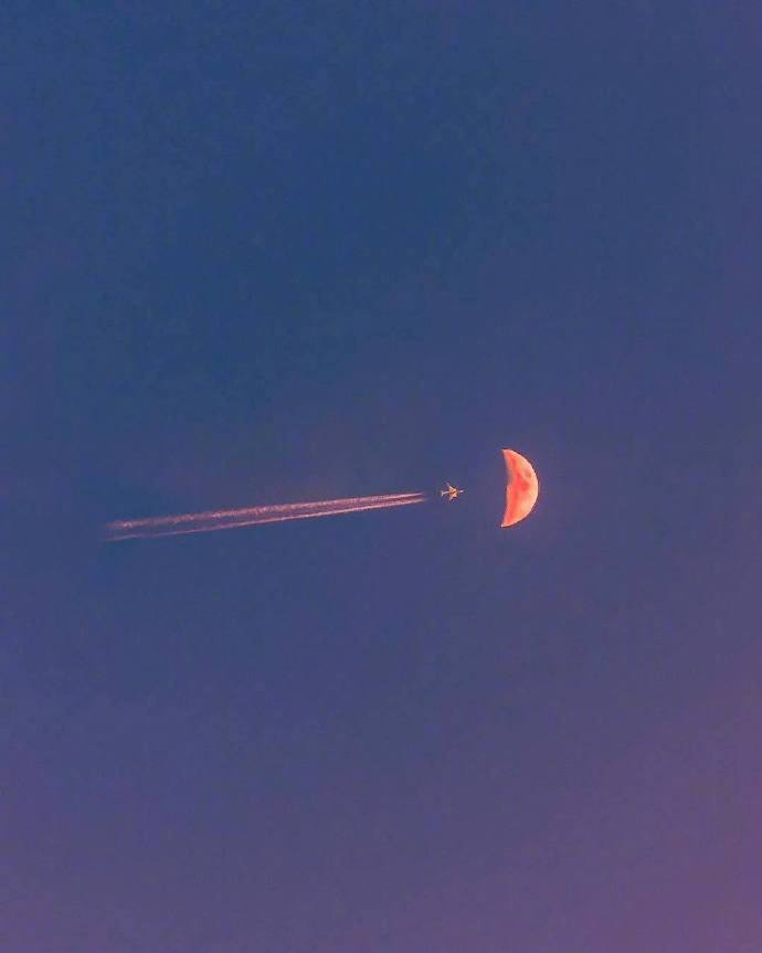 醉后不知天在水，满船清梦压星河。（图 Hello_dongwon