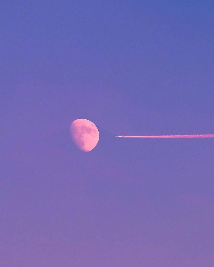 醉后不知天在水，满船清梦压星河。（图 Hello_dongwon