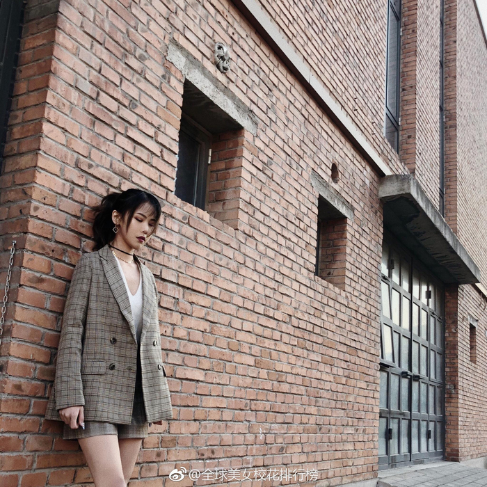 郝一琳 北京现代音乐学院 现代歌舞系 18岁 身高170cm 体重49kg 爱好