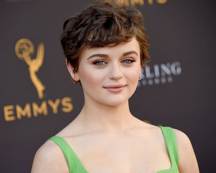 当地时间8月25日， 乔伊·金 Joey King （ 《蝙蝠侠