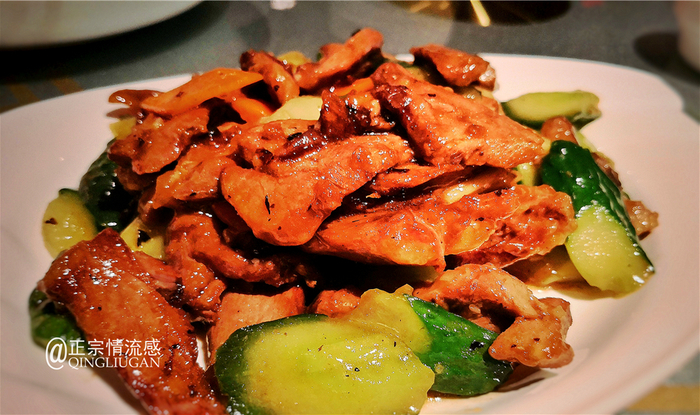 星梦邮轮上除了7层/8层/16层传统的免费中西自助餐、套餐