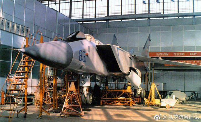 1975年，第一架Ye-155MP（产品83）的原型机（机号831）