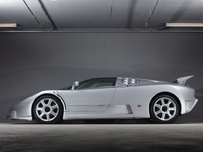 布加迪Bugatti EB110 SS 搭载3.5L V12四涡轮增压引擎