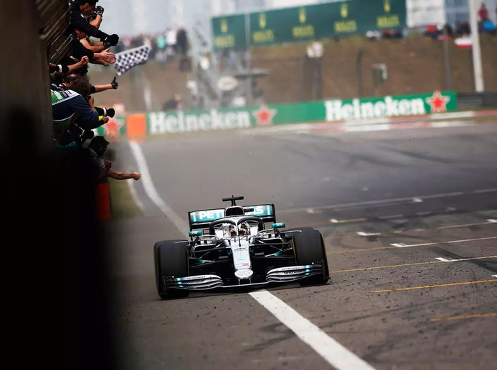 千站之王！汉密尔顿在F1上海站飞驰人生|马石油|汉密尔顿|车手_新浪新闻