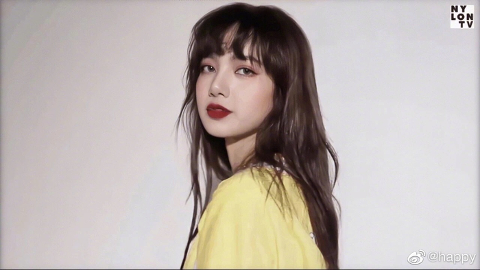 LISA展示了与众不同的个人魅力，美貌和身材