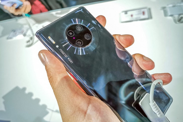 5G之争，“小弟”荣耀V30Pro把“大哥”华为Mate30揍趴下了！__财经头条