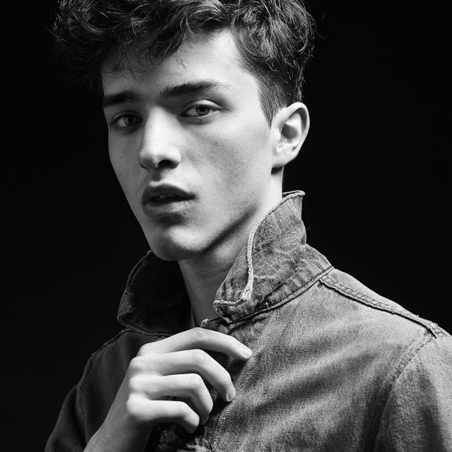 Martin Conte 是一位来自巴西的年轻模特，年仅 26 岁的他