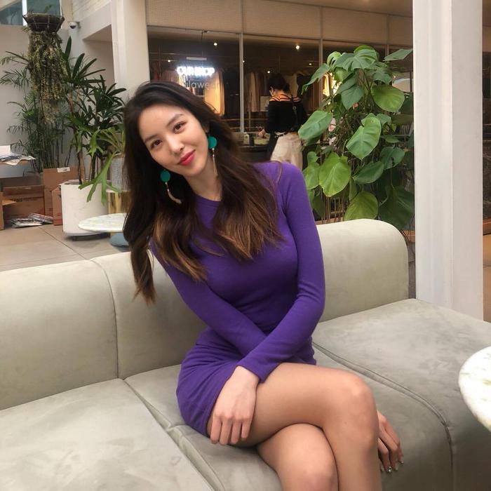 谁说少妇就不性感了? 更多美女校花,可以进我微博看!