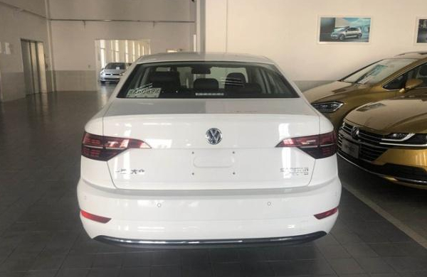 首台白色2019款大众速腾现身工厂！车长超4.7米 150马力配1.4T！