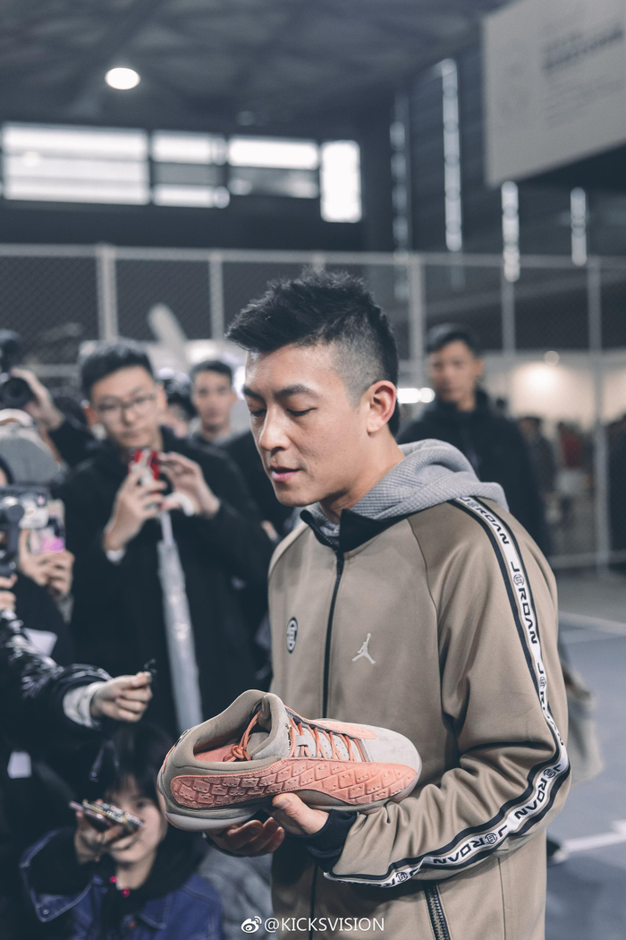 今天@edc陳冠希 在@INNERSECT 现场身着全套 CLOT x Jordan 联名服饰|CLOT|陳冠希|全套_新浪新闻