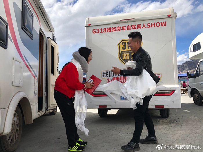 迈开步伐，背上行囊，祖国的土地宽广美丽，文化博大精深