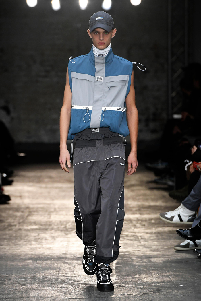 C2H4是中国设计师陈以溪（Yixi Chen）在LA创立的品牌