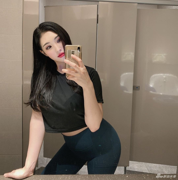 微胖界的楷模~女主Dani小姐姐热衷去健身房塑形锻炼