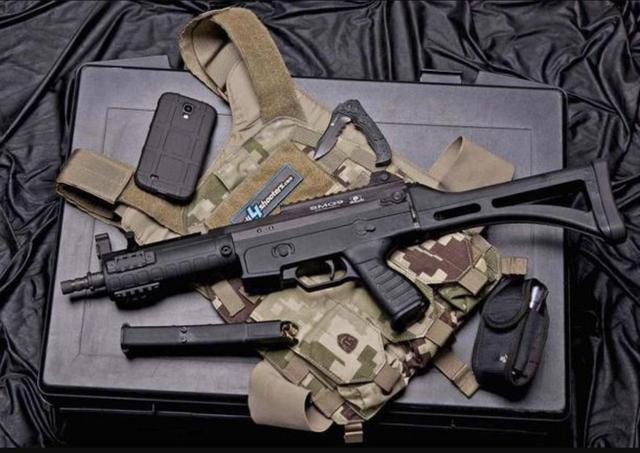 05式冲锋枪射速高达每分钟1000发，为何弹匣里只装50发子弹？