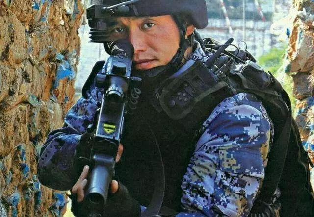 QTS-11式单兵综合作战系统不仅性能优秀，也非常适合单兵作战