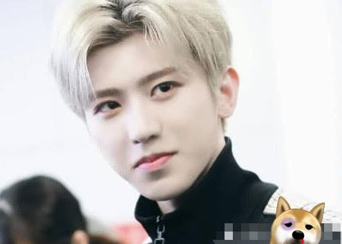 网友为IKUN出奇招，如何在机场吸引坤坤的注意，IKUN：滚