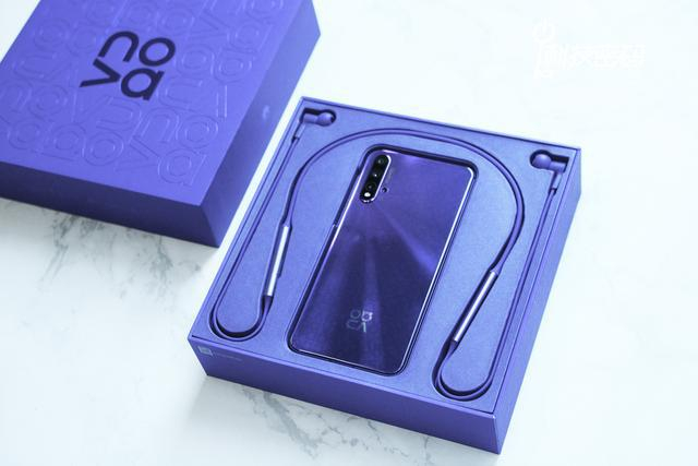 一抹紫掀起仲夏夜的梦 华为 nova5 Pro星耀限定礼盒精美图赏__财经头条__新浪财经