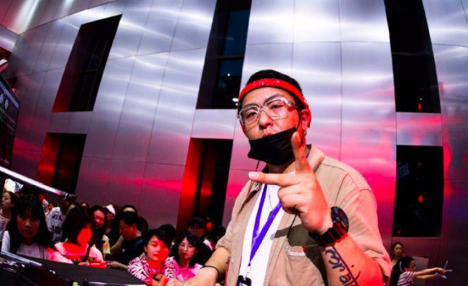 《街舞2》DJ阿龙终于有了镜头，呼声很高的他，其实也是大神！