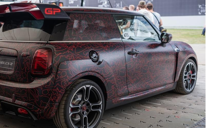 Mini再出新车型，参考宝马全新mini设计，动力强悍可达300马