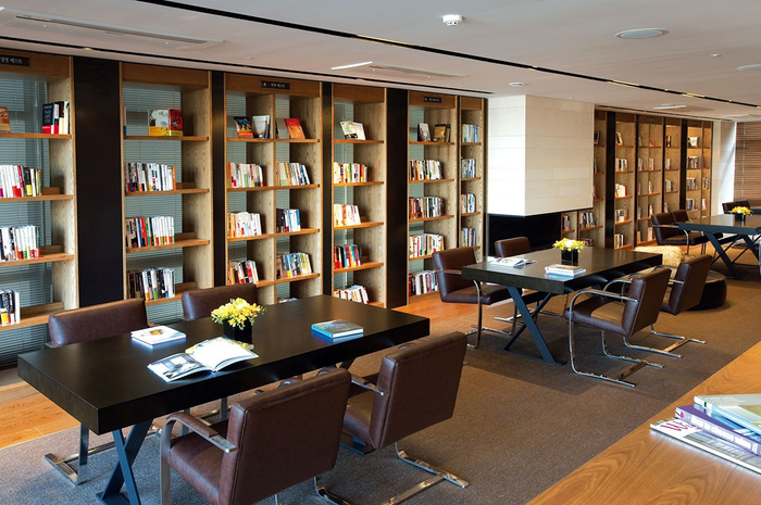 城市中心的复合型养老社区——星城 MALL+THE CLASSIC 500 养老公寓设计实践 / JERDE 捷得