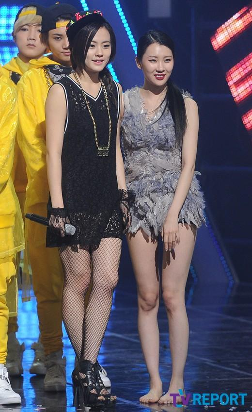 前JYP练习生Lena，到LA演唱会给TWICE捧场|练习生|宋妍霏|师姐_新浪新闻