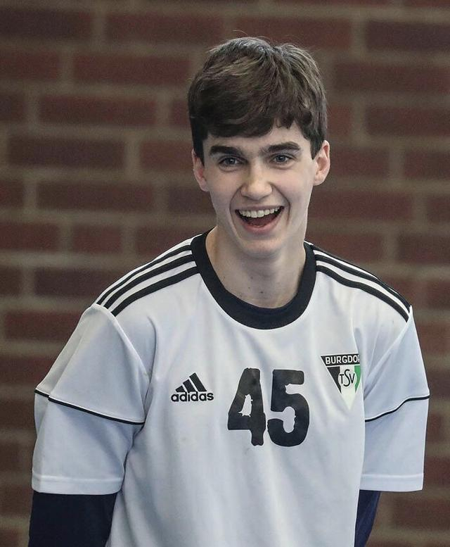 这个帅小伙是职业手球运动员，也是西班牙王位继承人，喜欢弹钢琴|巴勃罗|手球|西班牙_新浪新闻