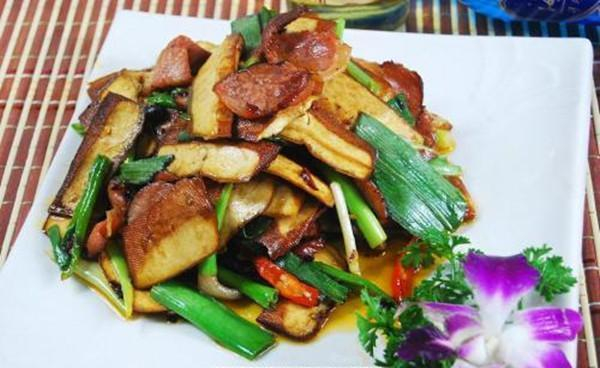 美食推荐：娃娃菜炒香菇，滑蛋虾仁，啤酒香猪肉