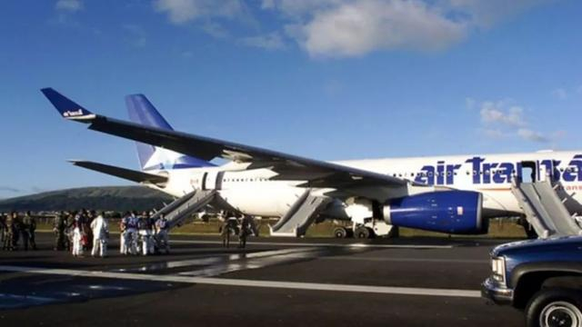 大西洋上空失去动力的越洋航空236号航班和挽救293人的理查德机长|大西洋|客机|航班|机长|燃油_新浪新闻