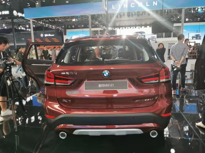 全新宝马X1成都车展亮相，基于UKL1前驱平台打造，颜值提升