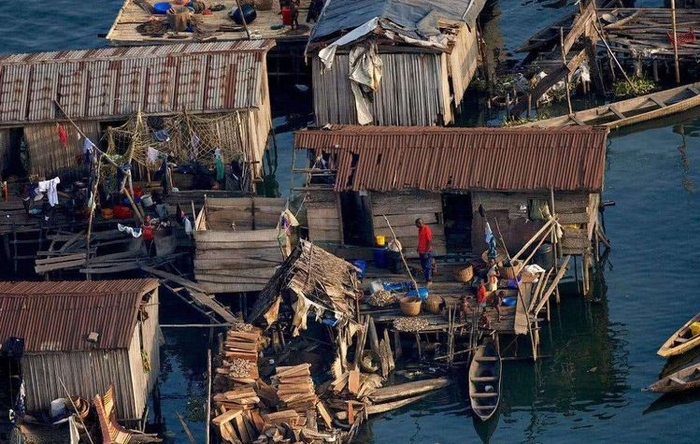 全球最大“水上贫民窟”：明明居民过万，为何却被标记成无人区？
