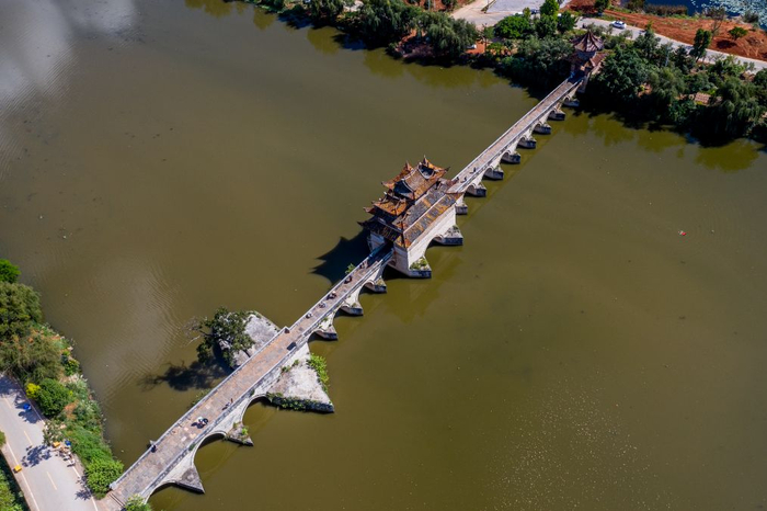 云南建水有一座绝美的古代桥梁，全国重点保护文物，却还不收门票|双龙桥|云南|建水_新浪新闻