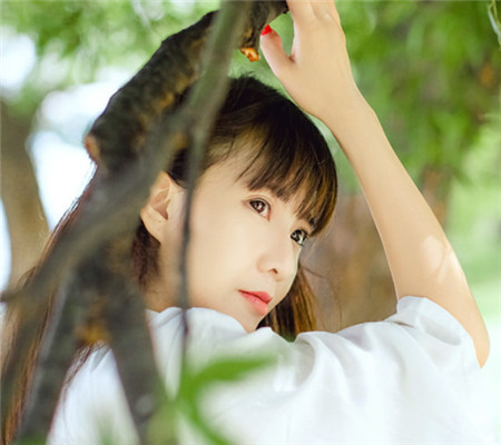 幽默笑话：我给你剪头发吧，听说理发，可以增进夫妻间的感情