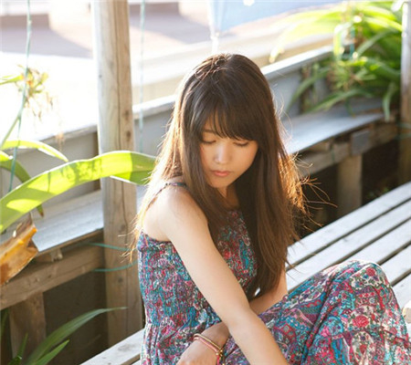 幽默笑话：我给你剪头发吧，听说理发，可以增进夫妻间的感情