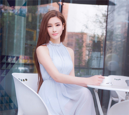 幽默笑话：我给你剪头发吧，听说理发，可以增进夫妻间的感情