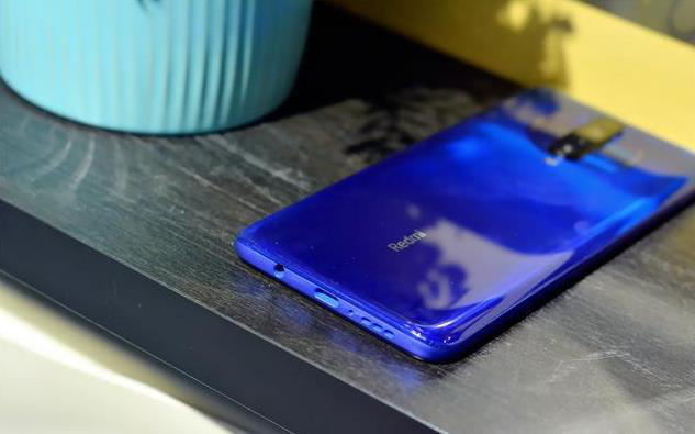 看到红米K30发布，手里的荣耀V30突然不香了，1999太狠了__财经头条