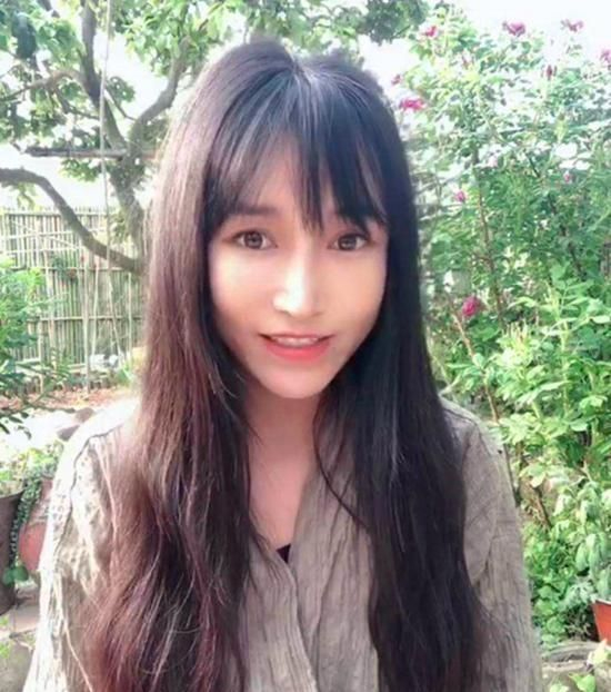 李子柒罕见出镜揭秘拍视频和过日子