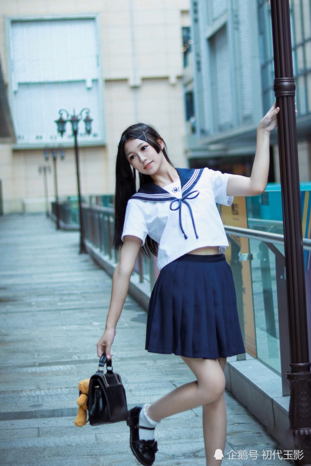 16岁女汉子的JK制服：快乐幸福就是甜食的左膀右臂！