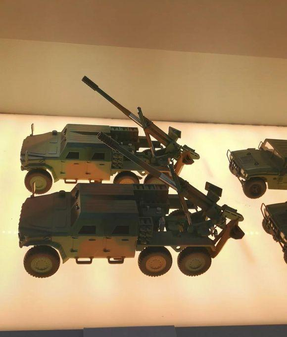 超轻型122mm榴弹炮：解放军122mm榴弹炮家族新成员重量不足2吨