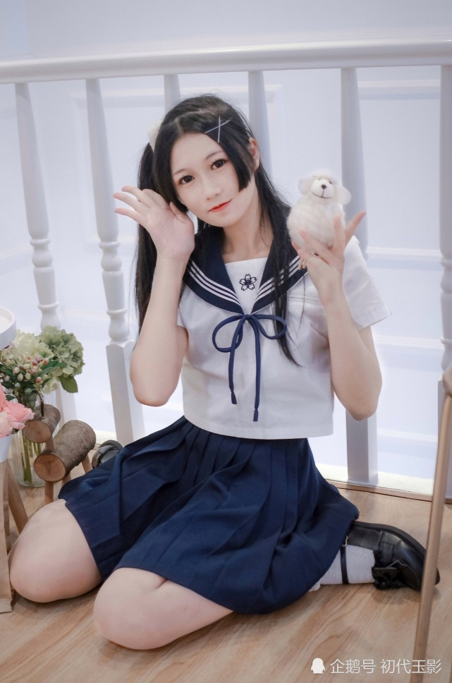 16岁女汉子的JK制服：快乐幸福就是甜食的左膀右臂！