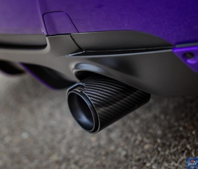 以紫色为主色调的宝马335is，打造“桀骜不驯”的宽体低趴姿态！